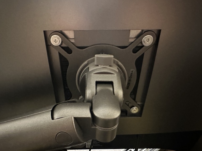 【コスパ最強】オススメのモニターアーム『快適ワーク DA112』とモニターライト「NI-X2」をレビュー！ 27インチDELLモニターで付け方やメリットを解説！