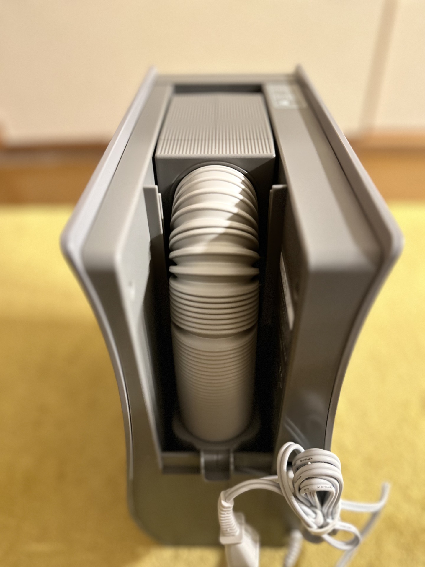 【夏も冬もおすすめ】アイリスオーヤマの布団乾燥機『カラリエ FK-RD1』を口コミレビュー！気になる電気代など『FK-RC3』と比較！