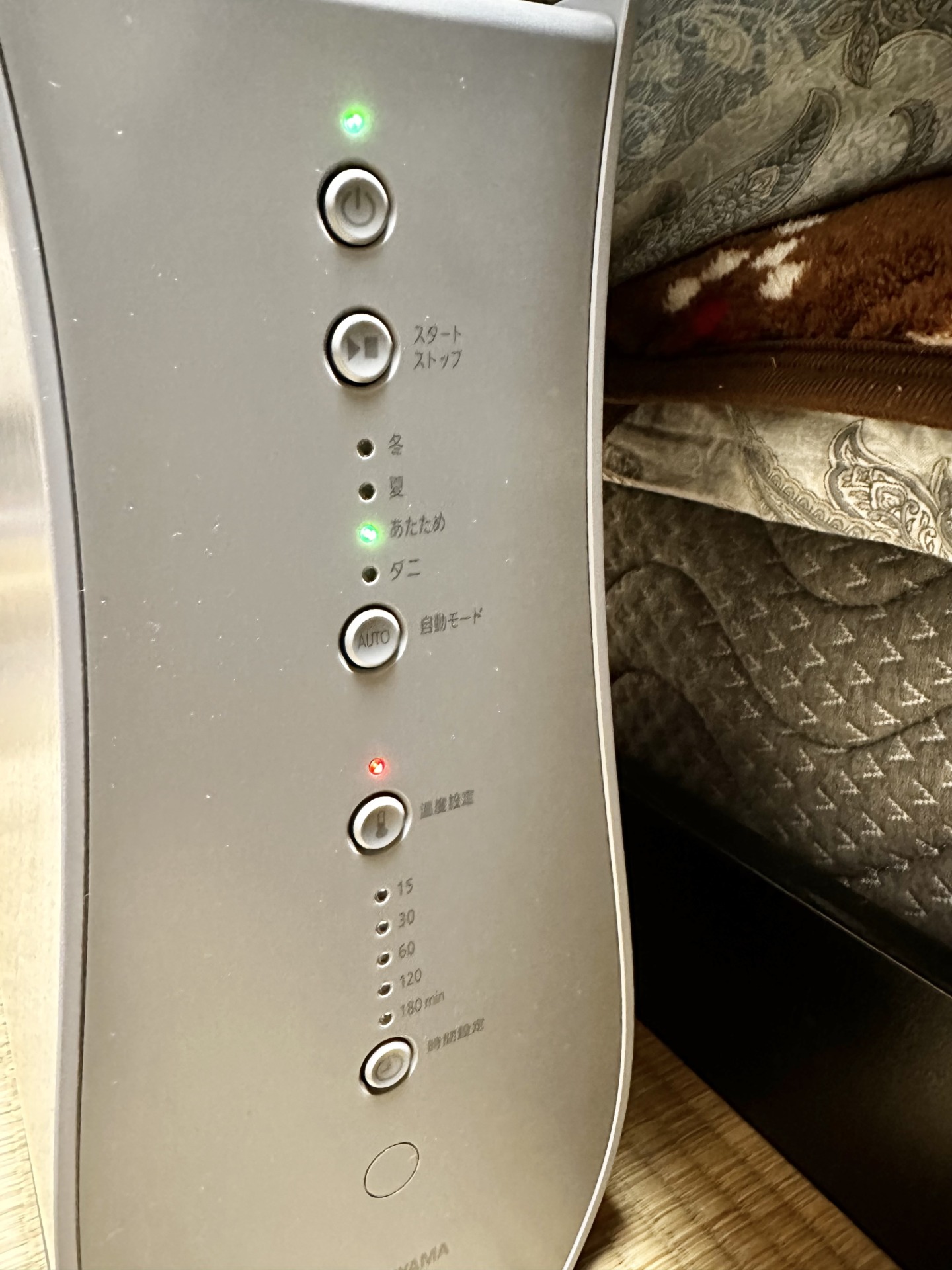 【夏も冬もおすすめ】アイリスオーヤマの布団乾燥機『カラリエ FK-RD1』を口コミレビュー！気になる電気代など『FK-RC3』と比較！