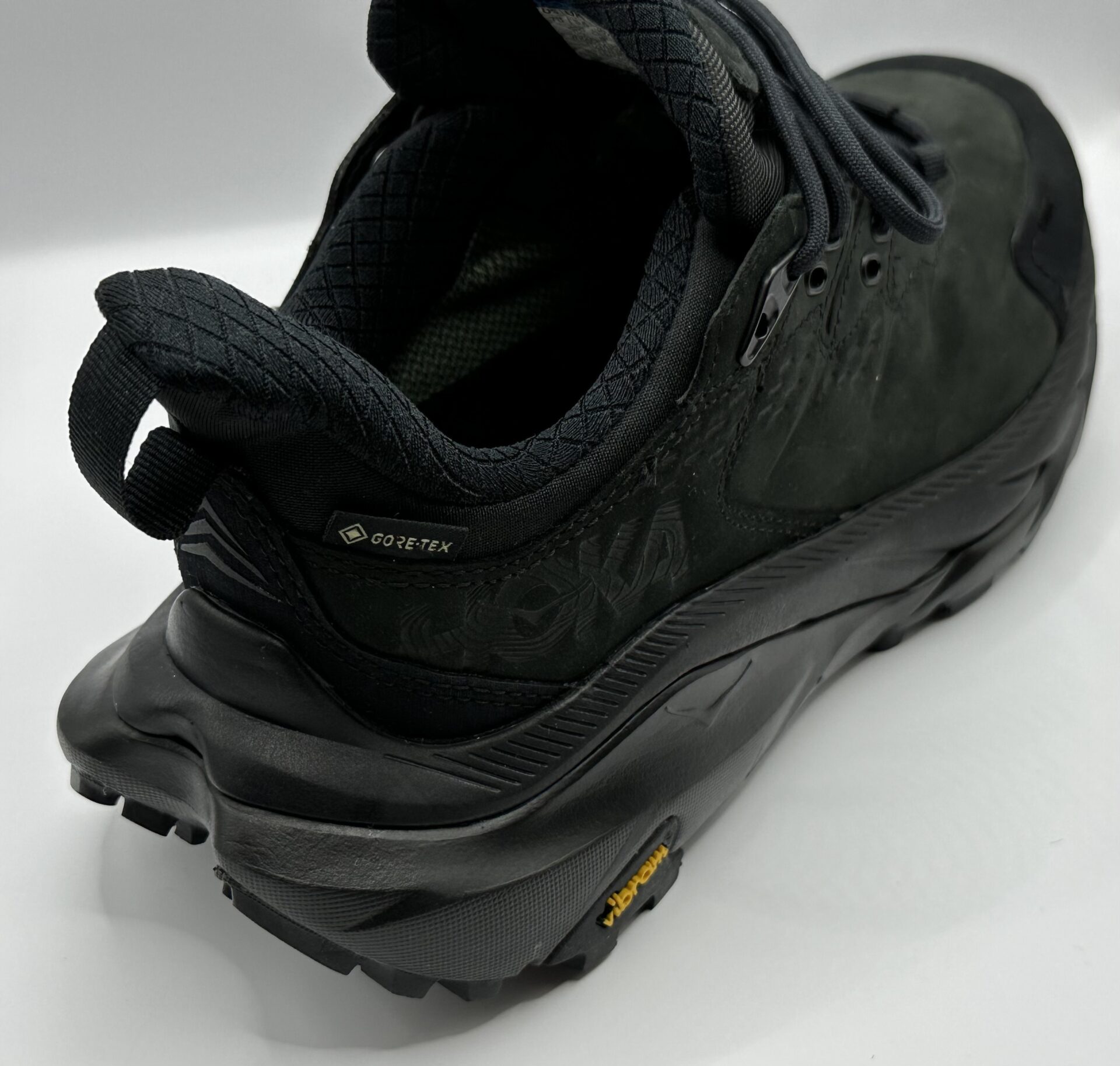 【KAHA2 LOW GTXレビュー】HOKA（ホカ）のハイキングシューズはタウンユースにもおすすめ！サイズ感やゴアテックスなどの機能をご紹介！