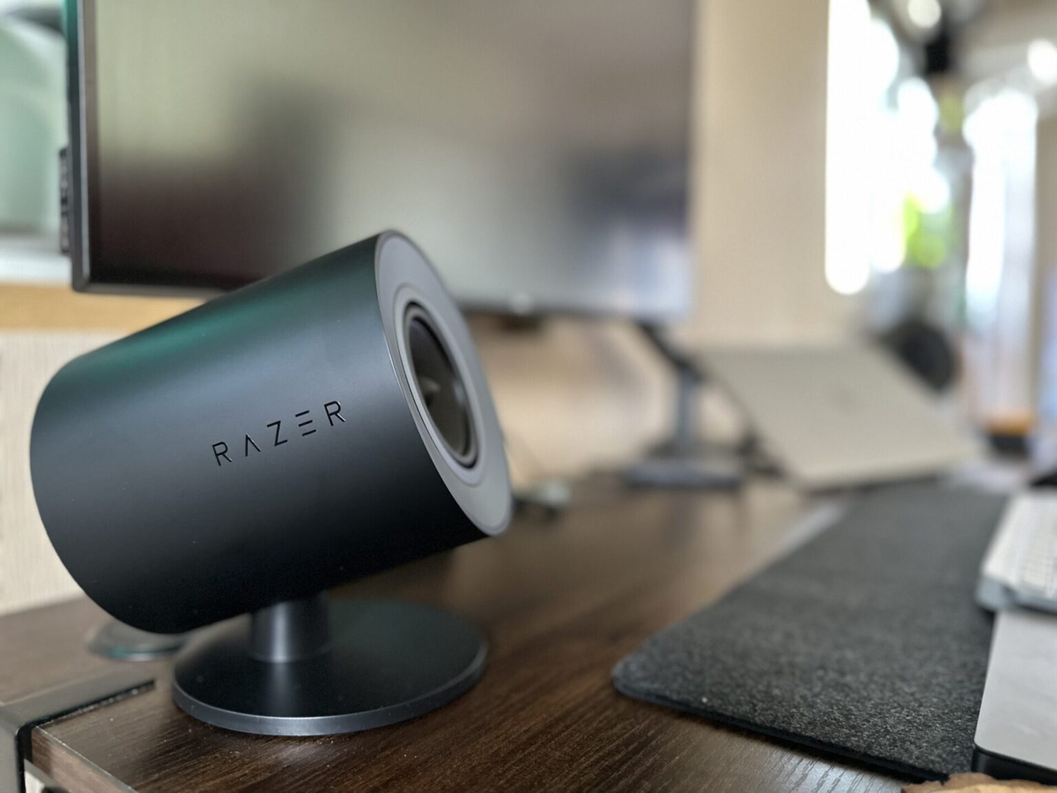 【レビュー】Razer（レーザー）のNommo V2 Xの音質や遅延の有無を解説！ゲームをやらない人にもおすすめのゲーミングスピーカー