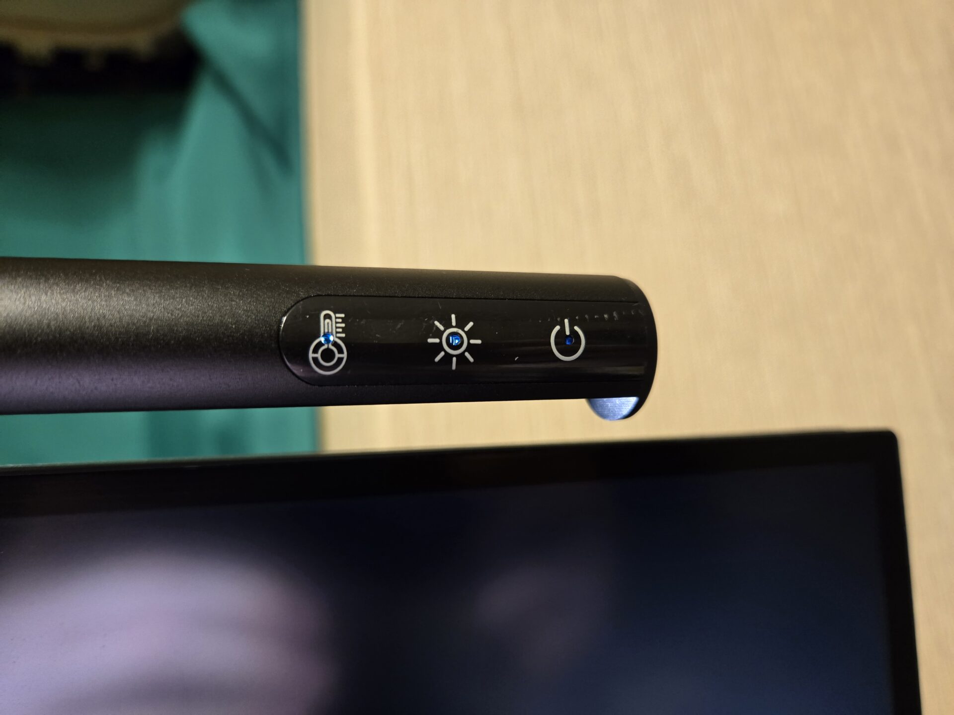 【コスパ最強】オススメのモニターアーム『快適ワーク DA112』とモニターライト「NI-X2」をレビュー！ 27インチDELLモニターで付け方やメリットを解説！